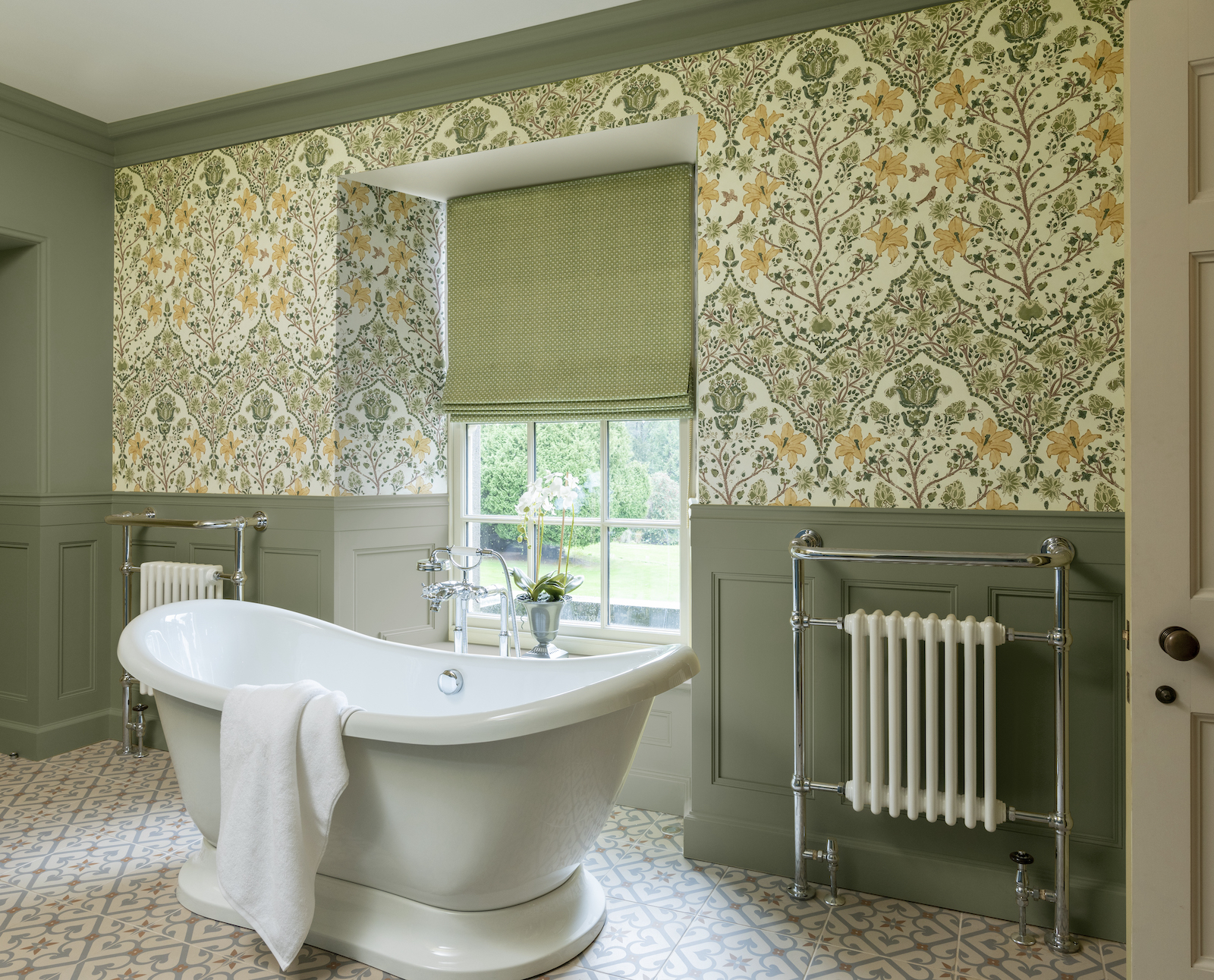 Decorating with green: the perfect wallpaper and paint combinations ...